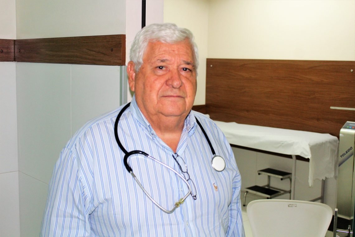 O pediatra que conquistou fama pela sua competência e carisma com a ...